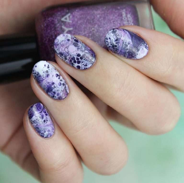 Short Round Nails: 25 Exquisite Designs for Busy Bee's