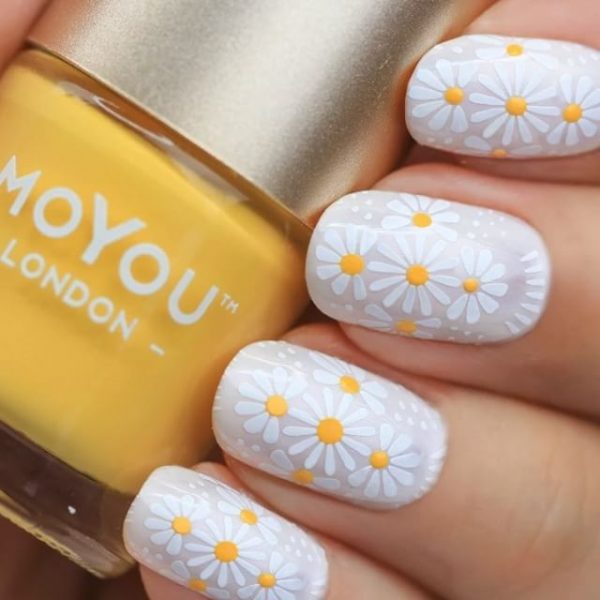 Fresh Picked: 25 Daisy Manicures Sprouting Up Everywhere