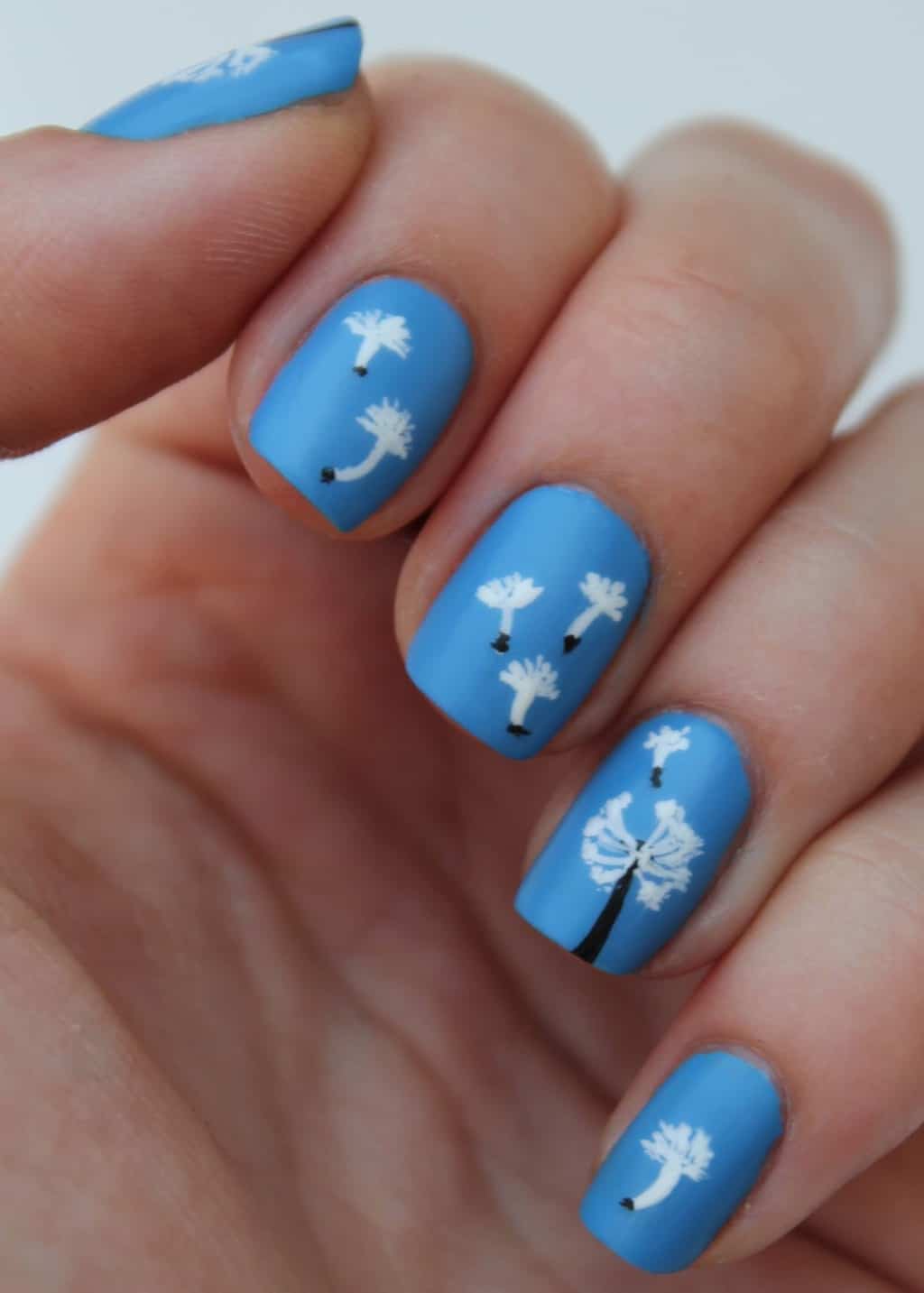 25 Minimalist Dandelion Nail Art Ideas