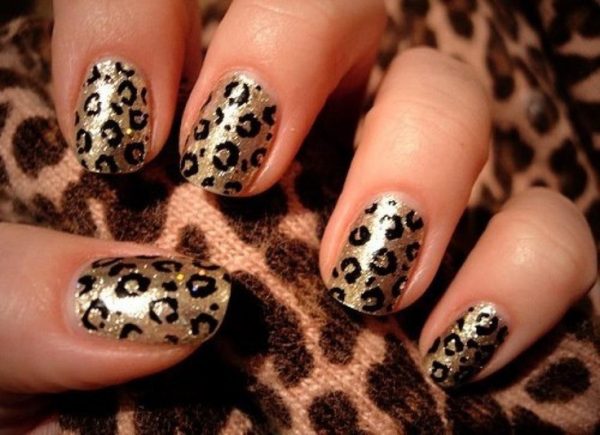 Two-Tone Nails: Bold, Balanced Color Pairings