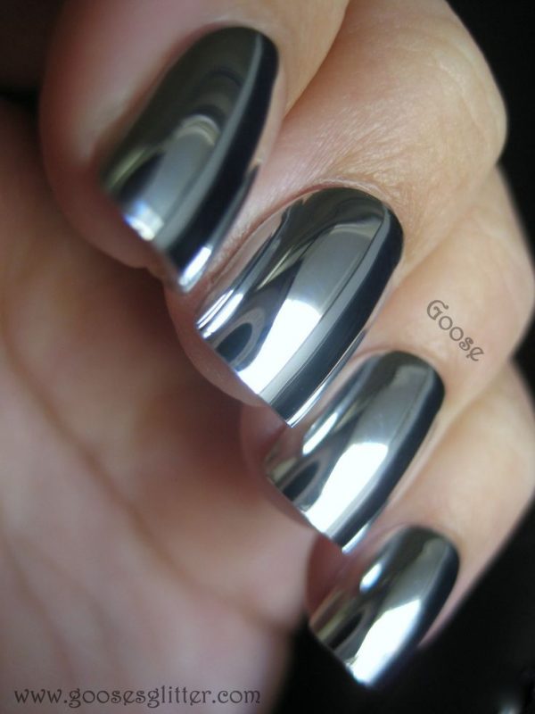 22 Mirror Nail Polish Ideas for a High-Shine Chrome Look