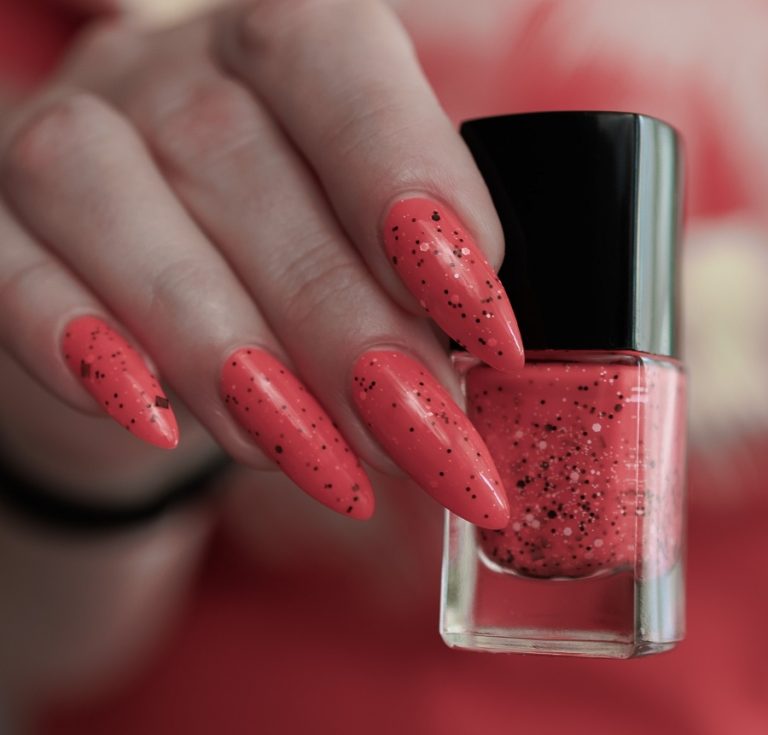 25 Coral Nail Designs That Scream "Summer Vacation"